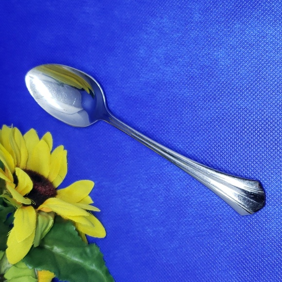 Oneida | Kitchen | Oneida Rushmore Deluxe Stainless Steel Flatware ...